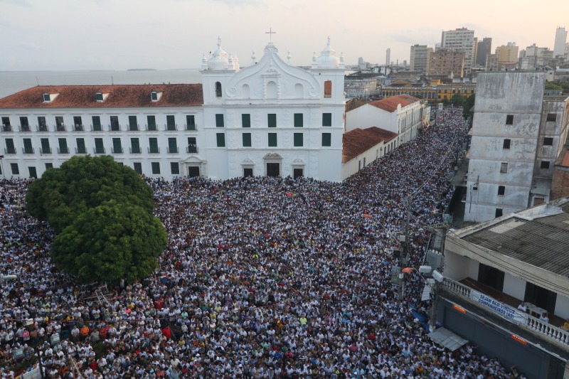 Círio De Nazaré Atrai 2 5 Milhões De Devotos E Peregrinos às Ruas De