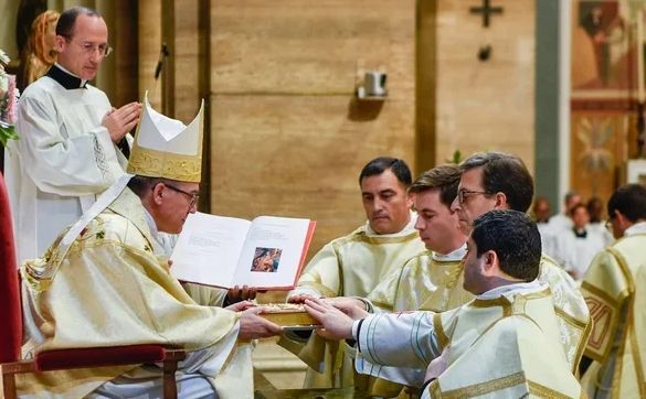 Secretário do Dicastério para o Clero ordena diáconos do Opus Dei em ...