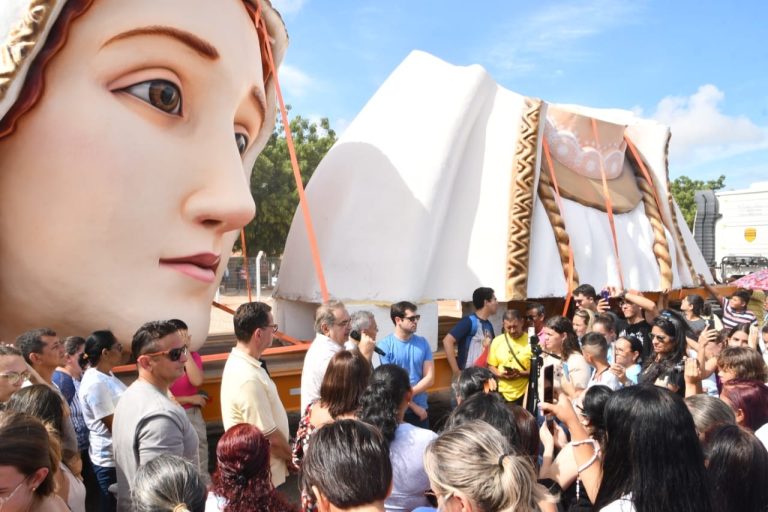 População da cidade de Natal recebe imagem gigante de Nossa Senhora de ...