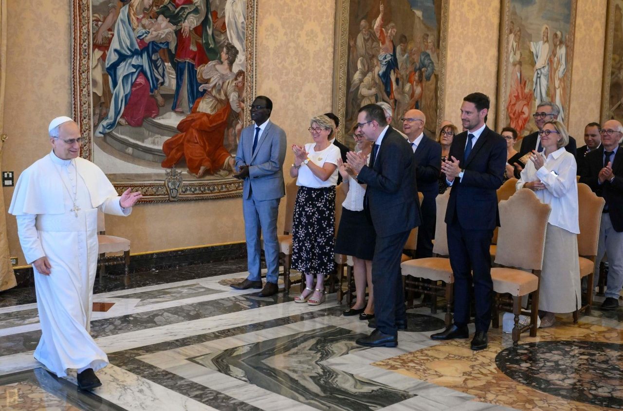 “O Cristianismo não pode ser reduzido a uma simples devoção privada ...